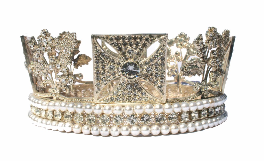 Queen Elizabeth II personal jewel collection | The Enchanted Manor